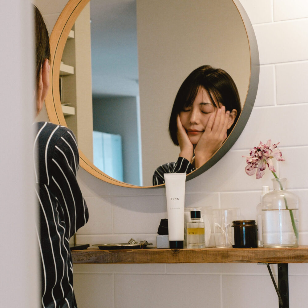 40歳のいま。 シンプルケアの「心地よさ」に触れる。／ 菅野有希子 | SENN / セン - Less is beauty